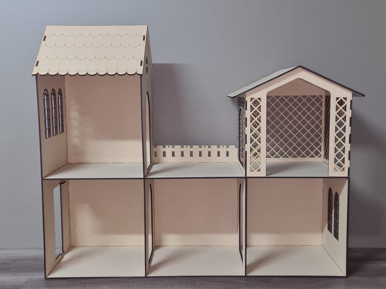 Barbie house - Single floor with roof and gazebo box - Dory's Dollhouse